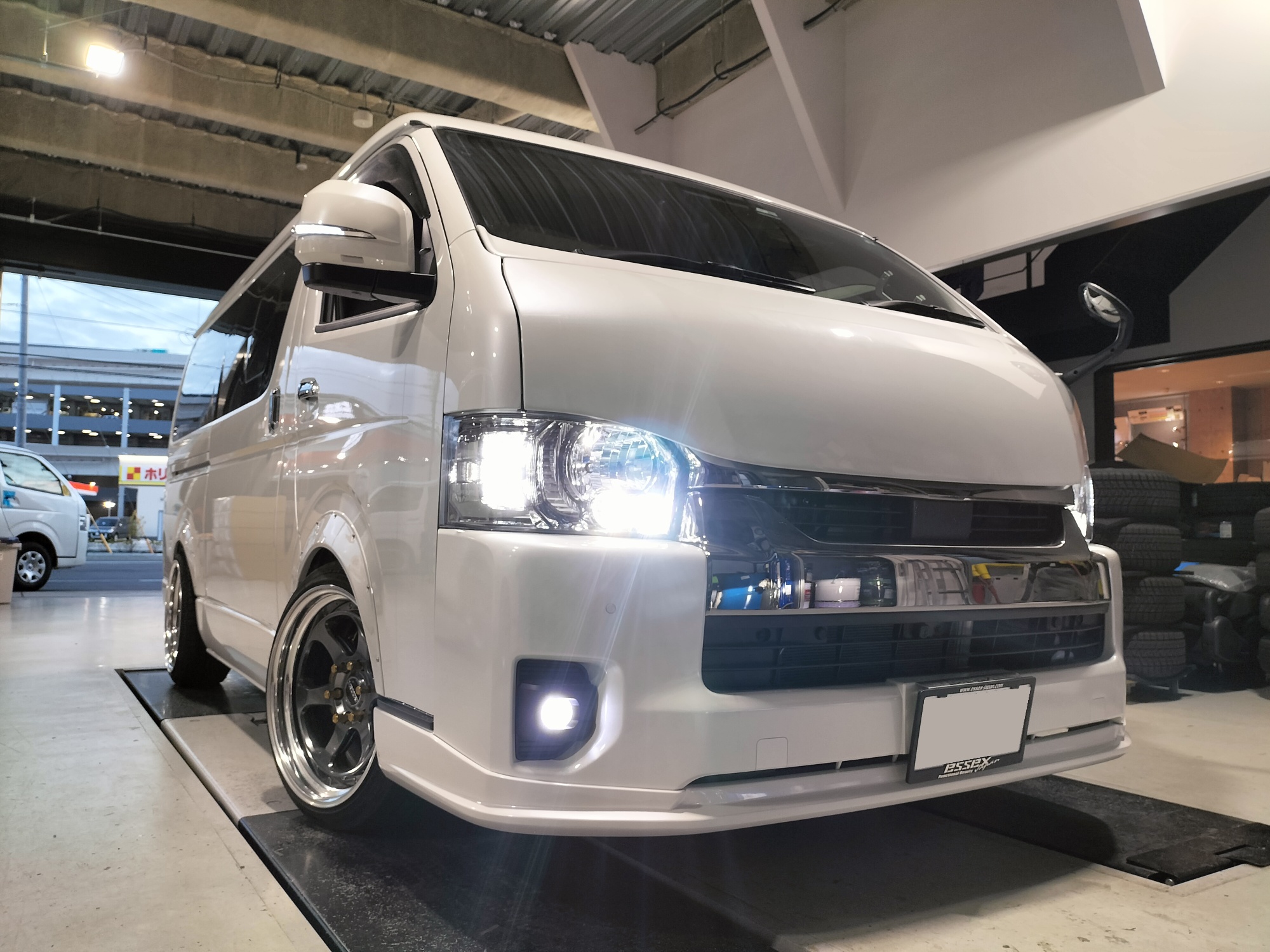 ハイエースカスタム ディーラー購入車カスタム施工！！ | 200系ハイエース・NV350キャラバン・デリカD5専門店 | カスタム・買取・カスタムパーツなら大阪、横浜、東京、名古屋のCRS